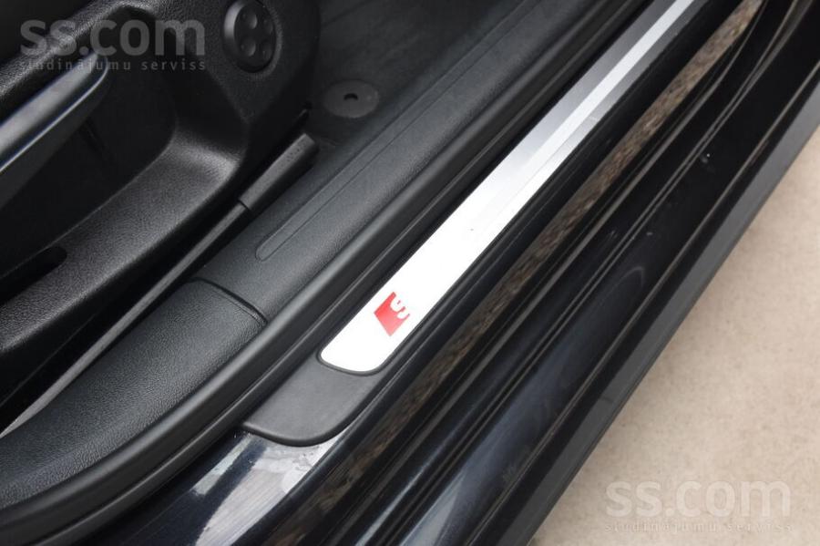 Black Audi A4 2013 in Riga, with an engine capacity of 2.00 L and mileage of 230 thousand km for 10950 €, photo 18 on AUTOMOTO.COM.LV