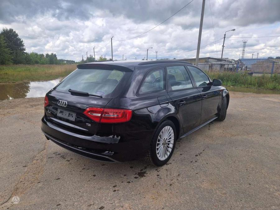 Melns Audi A4 2013 Panevēža, ar dzinēja tilpumu 2.00 L un nobraukumu 260 tūkst. km par 6590 €, foto 9 vietnē AUTOMOTO.COM.LV