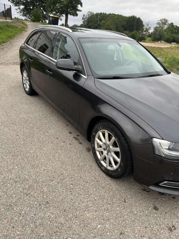 Melns Audi A4 2013 Šauļi, ar dzinēja tilpumu 1.97 L un nobraukumu 353 tūkst. km par 5400 €, foto 2 vietnē AUTOMOTO.COM.LV