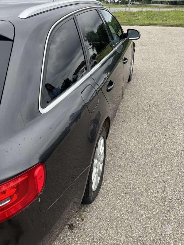 Melns Audi A4 2013 Šauļi, ar dzinēja tilpumu 1.97 L un nobraukumu 353 tūkst. km par 5400 €, foto 4 vietnē AUTOMOTO.COM.LV