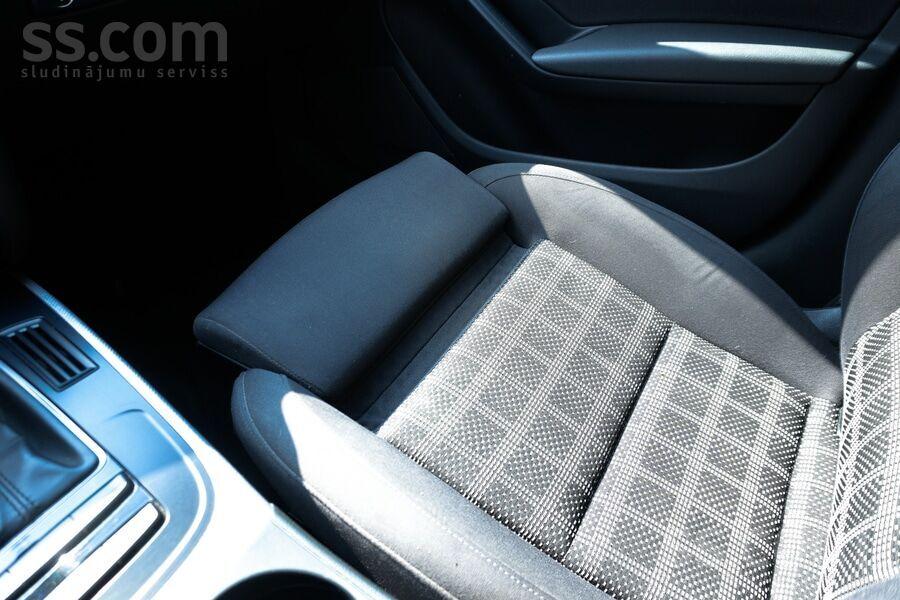 Black Audi A4 2013 in Riga, with an engine capacity of 2.00 L and mileage of 283 thousand km for 7990 €, photo 11 on AUTOMOTO.COM.LV