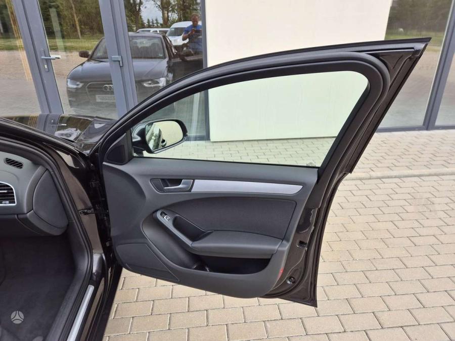 Black Audi A4 2013 in Marijampole, with an engine capacity of 2.97 L and mileage of 200 thousand km for 10000 €, photo 28 on AUTOMOTO.COM.LV