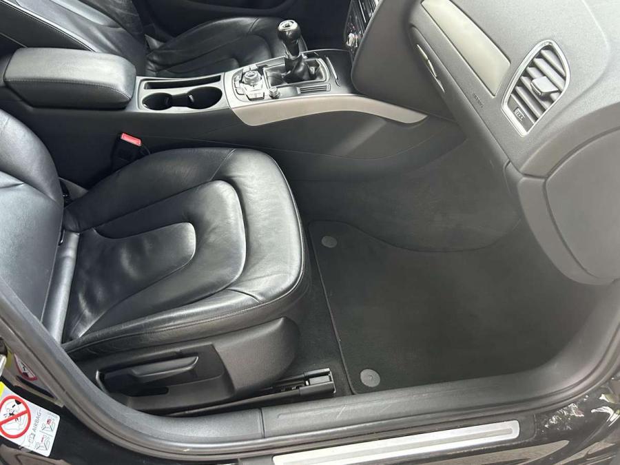 Black Audi A4 2013 in Raseiniai, with an engine capacity of 1.97 L and mileage of 295 thousand km for 7150 €, photo 24 on AUTOMOTO.COM.LV