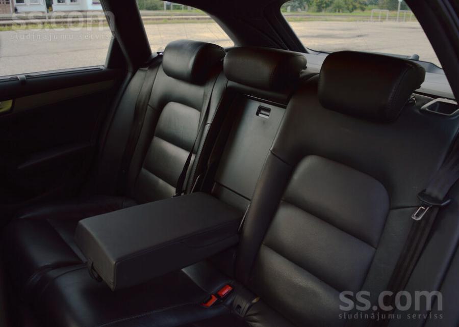 Black Audi A4 2013 in Riga, with an engine capacity of 1.80 L and mileage of 315 thousand km for 6900 €, photo 10 on AUTOMOTO.COM.LV