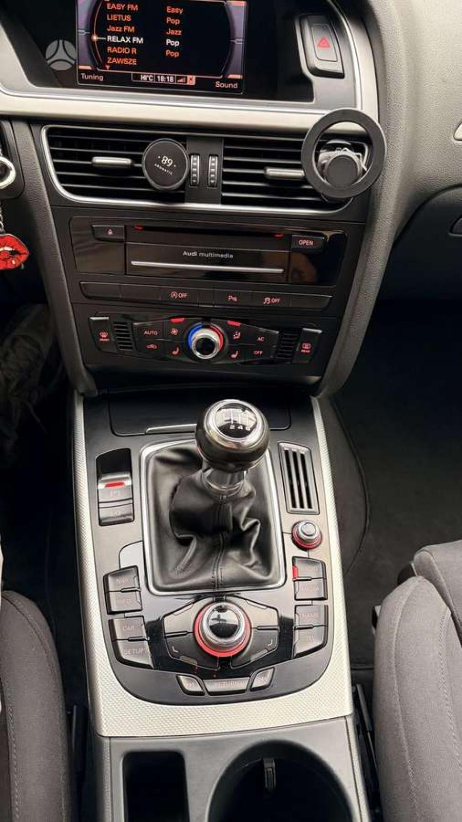 Black Audi A4 2013 in Vilnius, with an engine capacity of 1.97 L and mileage of 241 thousand km for 6900 €, photo 15 on AUTOMOTO.COM.LV