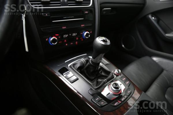 Black Audi A4 2014 in Riga, with an engine capacity of 3.00 L and mileage of 280 thousand km for 8495 €, photo 10 on AUTOMOTO.COM.LV