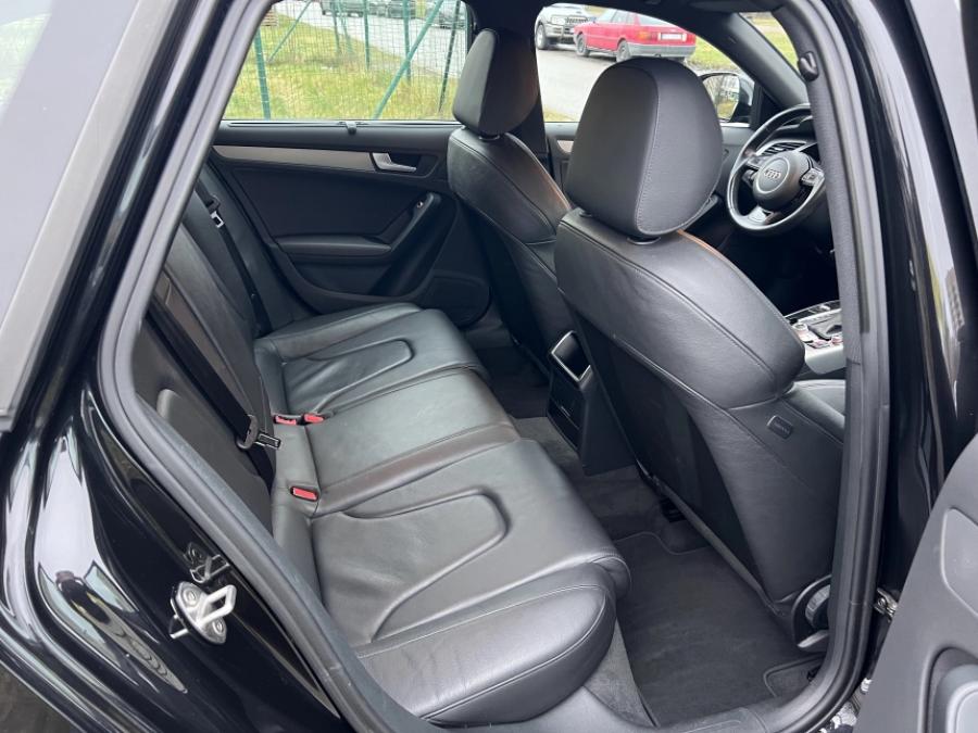 Black Audi A4 2014 in Riga, with an engine capacity of 3.00 L and mileage of 368 thousand km for 10950 €, photo 5 on AUTOMOTO.COM.LV