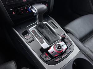 Black Audi A4 2014 in Riga, with an engine capacity of 3.00 L and mileage of 368 thousand km for 10950 €, photo 14 on AUTOMOTO.COM.LV
