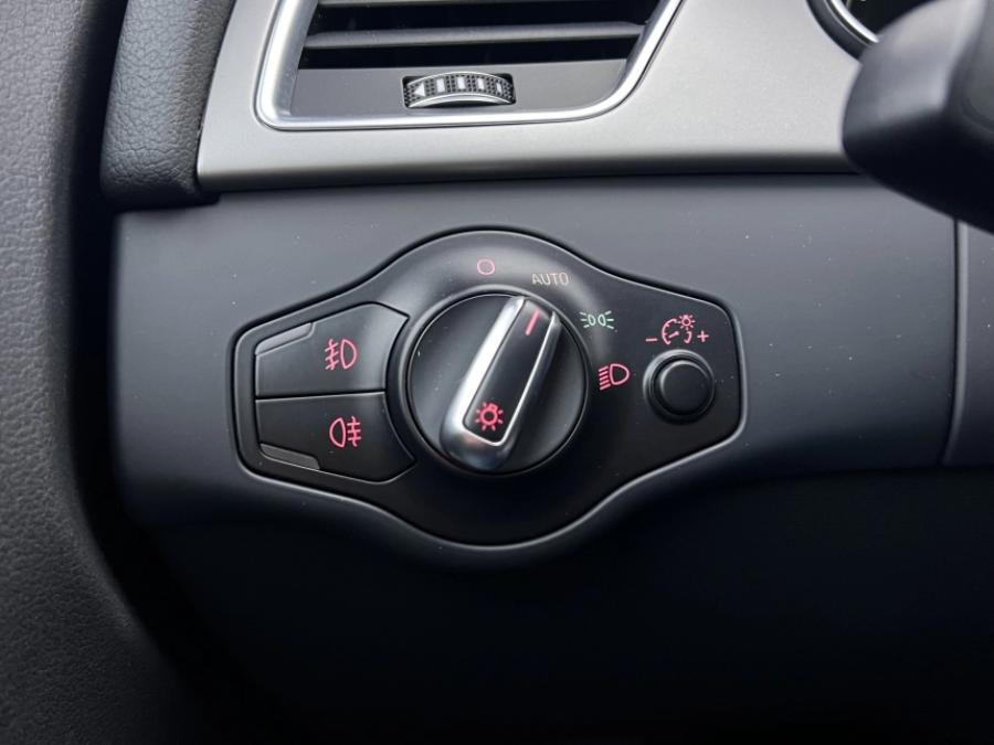 Black Audi A4 2014 in Riga, with an engine capacity of 3.00 L and mileage of 368 thousand km for 10950 €, photo 24 on AUTOMOTO.COM.LV