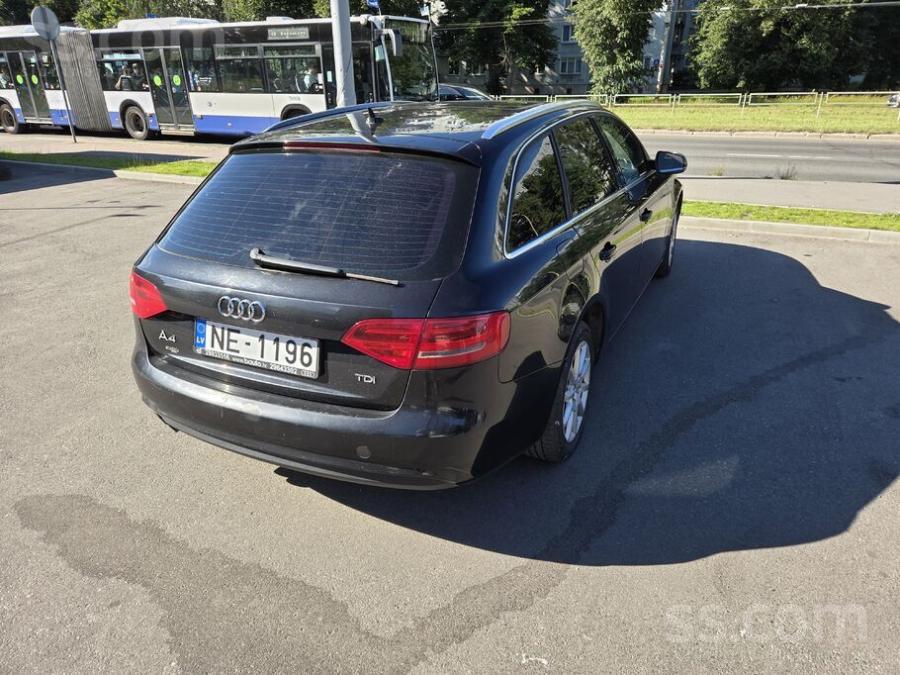 Melns Audi A4 2014 Rīga, ar dzinēja tilpumu 2.00 L un nobraukumu 251 tūkst. km par 5400 €, foto 5 vietnē AUTOMOTO.COM.LV