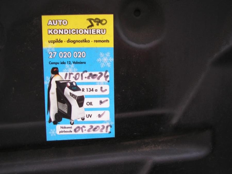 Black Audi A4 2015 in Riga, with an engine capacity of 2.00 L and mileage of 224 thousand km for 10950 €, photo 19 on AUTOMOTO.COM.LV