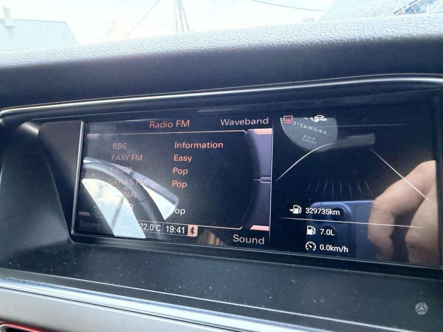 Black Audi A4 2015 in Vilnius, with an engine capacity of 2.00 L and mileage of 292 thousand km for 7900 €, photo 18 on AUTOMOTO.COM.LV