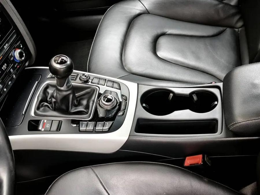 Black Audi A4 2015 in Jelgava, with an engine capacity of 1.80 L and mileage of 190 thousand km for 8990 €, photo 28 on AUTOMOTO.COM.LV
