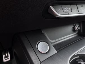 Black Audi A4 2016 in Klaipeda, with an engine capacity of 2.00 L and mileage of 295 thousand km for 15000 €, photo 13 on AUTOMOTO.COM.LV