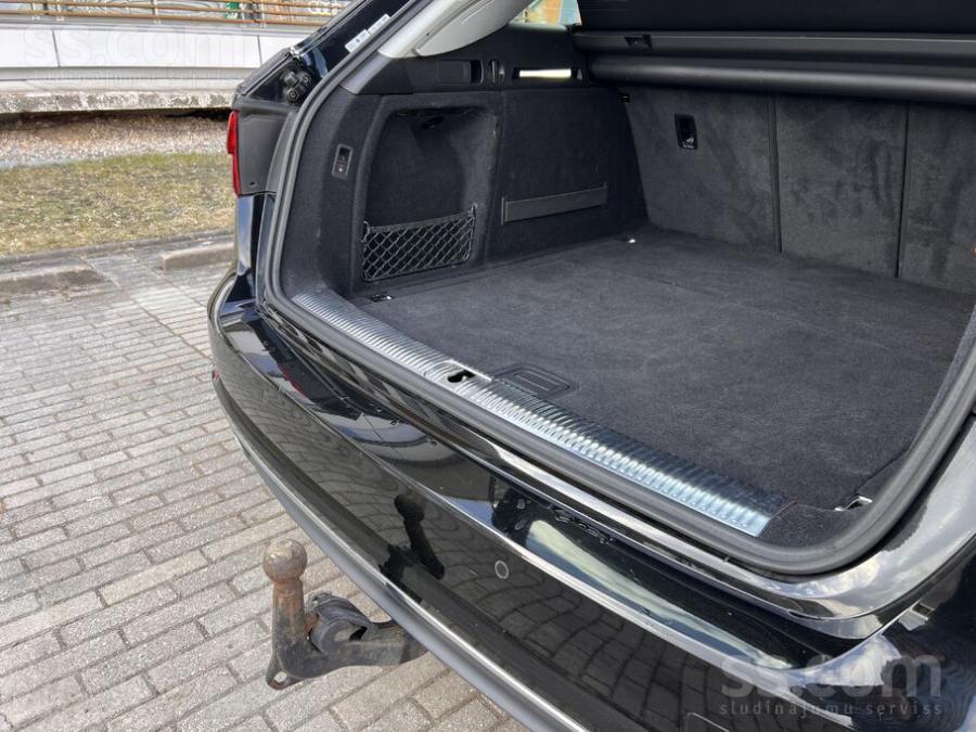 Black Audi A4 2016 in Riga, with an engine capacity of 2.00 L and mileage of 262 thousand km for 12250 €, photo 18 on AUTOMOTO.COM.LV