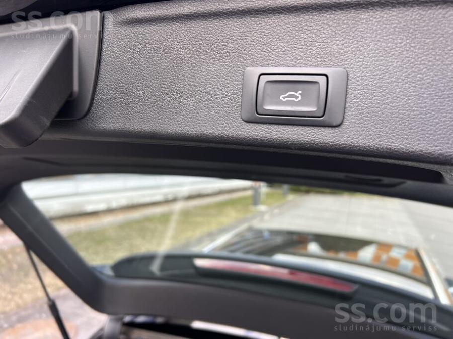 Black Audi A4 2016 in Riga, with an engine capacity of 2.00 L and mileage of 262 thousand km for 12250 €, photo 24 on AUTOMOTO.COM.LV