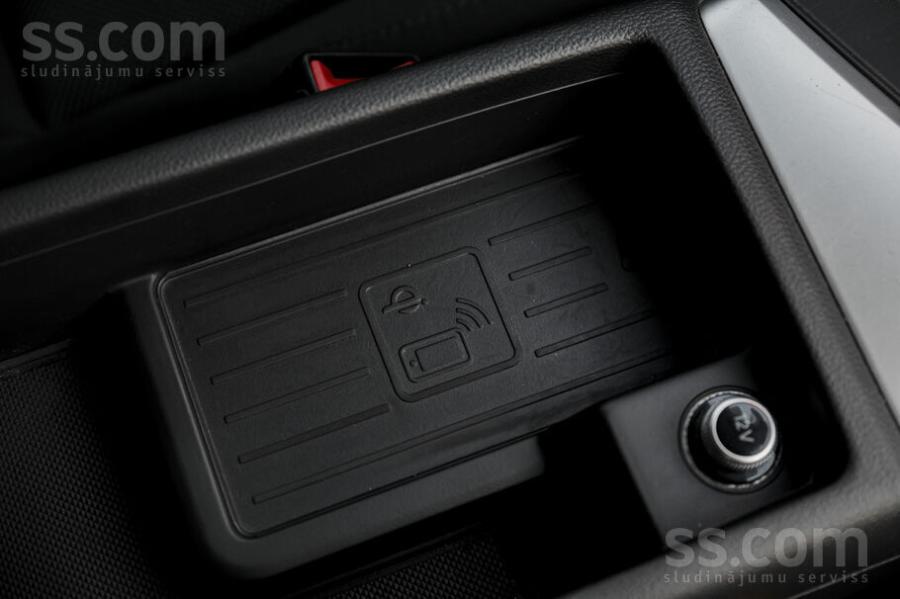 Black Audi A4 2016 in Riga, with an engine capacity of 2.00 L and mileage of 251 thousand km for 11400 €, photo 17 on AUTOMOTO.COM.LV