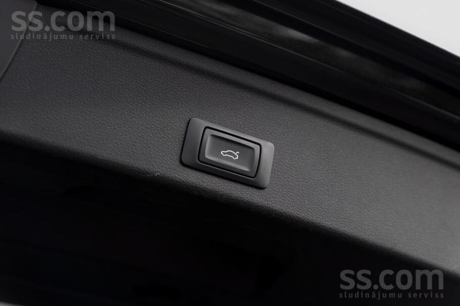 Black Audi A4 2016 in Riga, with an engine capacity of 2.00 L and mileage of 251 thousand km for 11400 €, photo 19 on AUTOMOTO.COM.LV