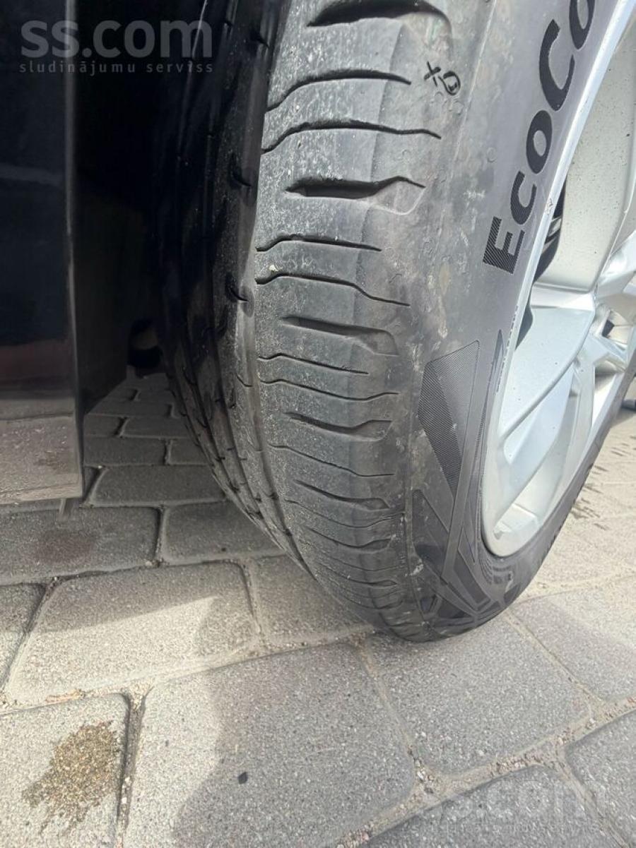 Black Audi A4 2016 in Riga, with an engine capacity of 2.00 L and mileage of 537 thousand km for 7800 €, photo 10 on AUTOMOTO.COM.LV