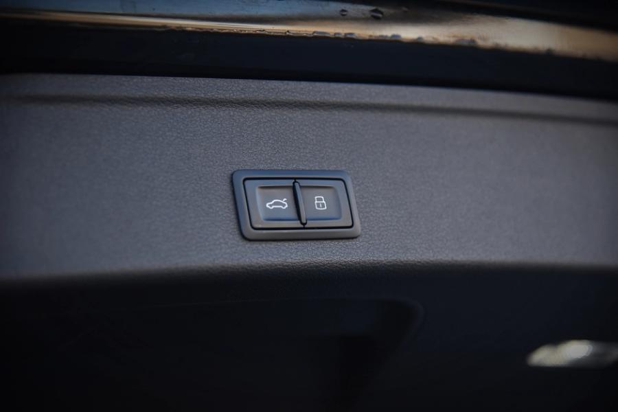 Melns Audi A4 2016 Rīga, ar dzinēja tilpumu 3.00 L un nobraukumu 192 tūkst. km par 19990 €, foto 3 vietnē AUTOMOTO.COM.LV