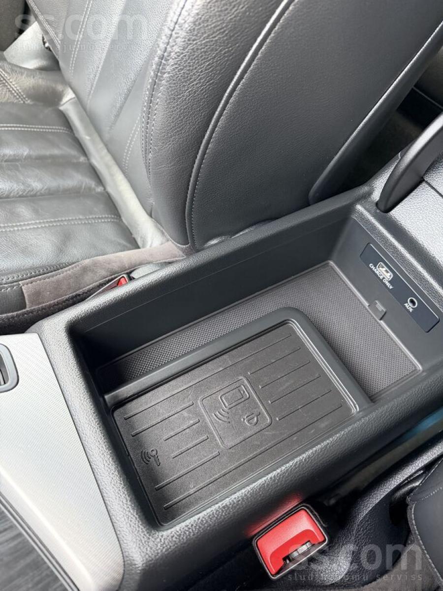 Black Audi A4 2016 in Riga, with an engine capacity of 2.00 L and mileage of 273 thousand km for 9000 €, photo 14 on AUTOMOTO.COM.LV