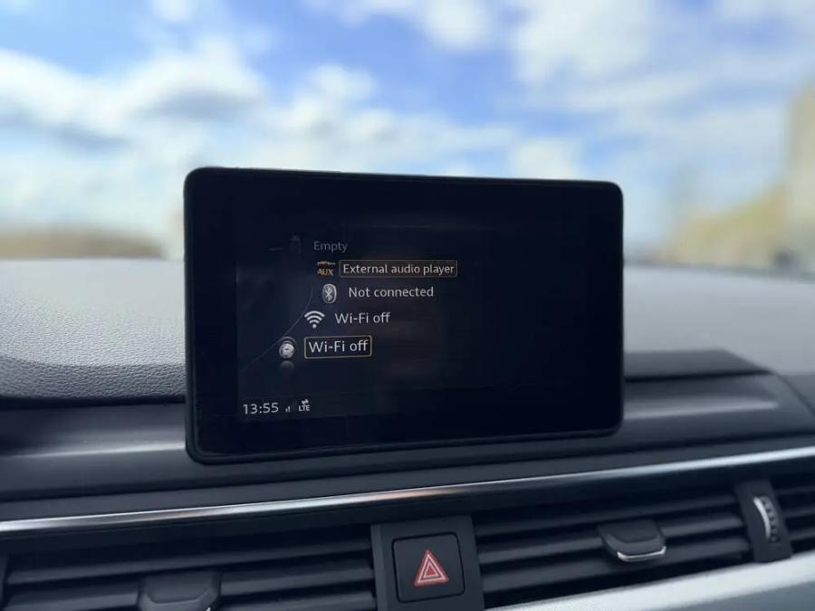 Black Audi A4 2016 in Riga, with an engine capacity of 2.00 L and mileage of 219 thousand km for 11495 €, photo 19 on AUTOMOTO.COM.LV
