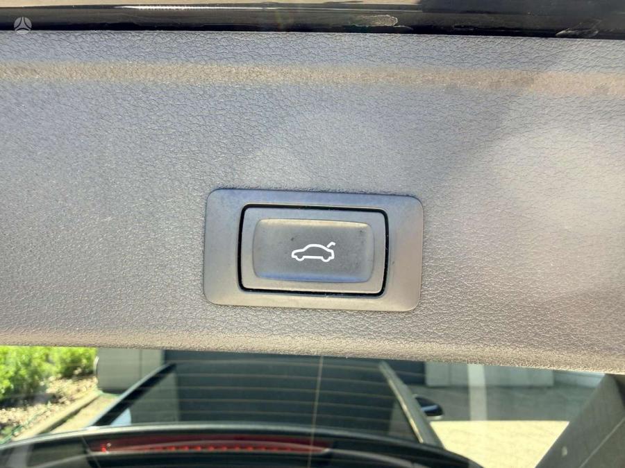 Black Audi A4 2016 in Kaunas, with an engine capacity of 1.97 L and mileage of 222 thousand km for 7550 €, photo 33 on AUTOMOTO.COM.LV