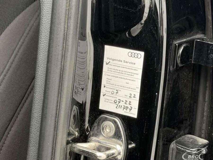 Melns Audi A4 2016 Viļņa, ar dzinēja tilpumu 1.97 L un nobraukumu 349 tūkst. km par 12950 €, foto 27 vietnē AUTOMOTO.COM.LV