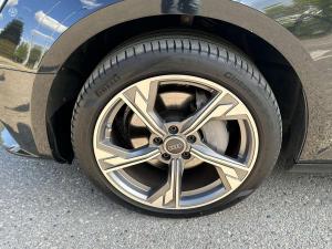 Melns Audi A4 2016 Viļņa, ar dzinēja tilpumu 1.97 L un nobraukumu 220 tūkst. km par 13600 €, foto 9 vietnē AUTOMOTO.COM.LV