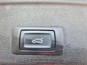 Black Audi A4 2016 in Kaunas, with an engine capacity of 1.97 L and mileage of 246 thousand km for 8999 €, photo 12 on AUTOMOTO.COM.LV