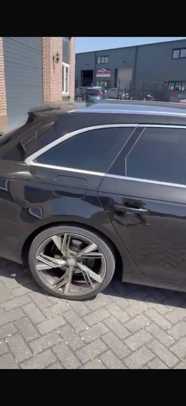 Black Audi A4 2017 in Jurmala, with an engine capacity of 2.00 L and mileage of 221 thousand km for 13950 €, photo 2 on AUTOMOTO.COM.LV
