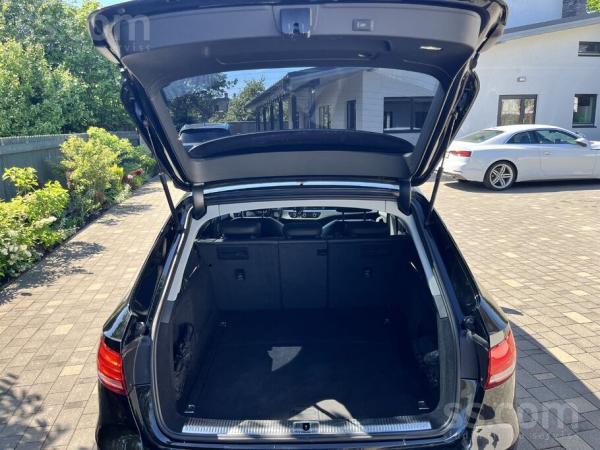 Black Audi A4 2017 in Ventspils, with an engine capacity of 1.90 L and mileage of 243 thousand km for 15550 €, photo 7 on AUTOMOTO.COM.LV