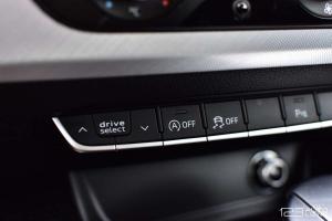 Melns Audi A4 2017 Kretinga, ar dzinēja tilpumu 2.00 L un nobraukumu 306 tūkst. km par 14500 €, foto 20 vietnē AUTOMOTO.COM.LV