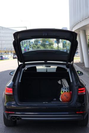 Black Audi A4 2017 in Vilnius, with an engine capacity of 2.00 L and mileage of 234 thousand km for 12500 €, photo 23 on AUTOMOTO.COM.LV