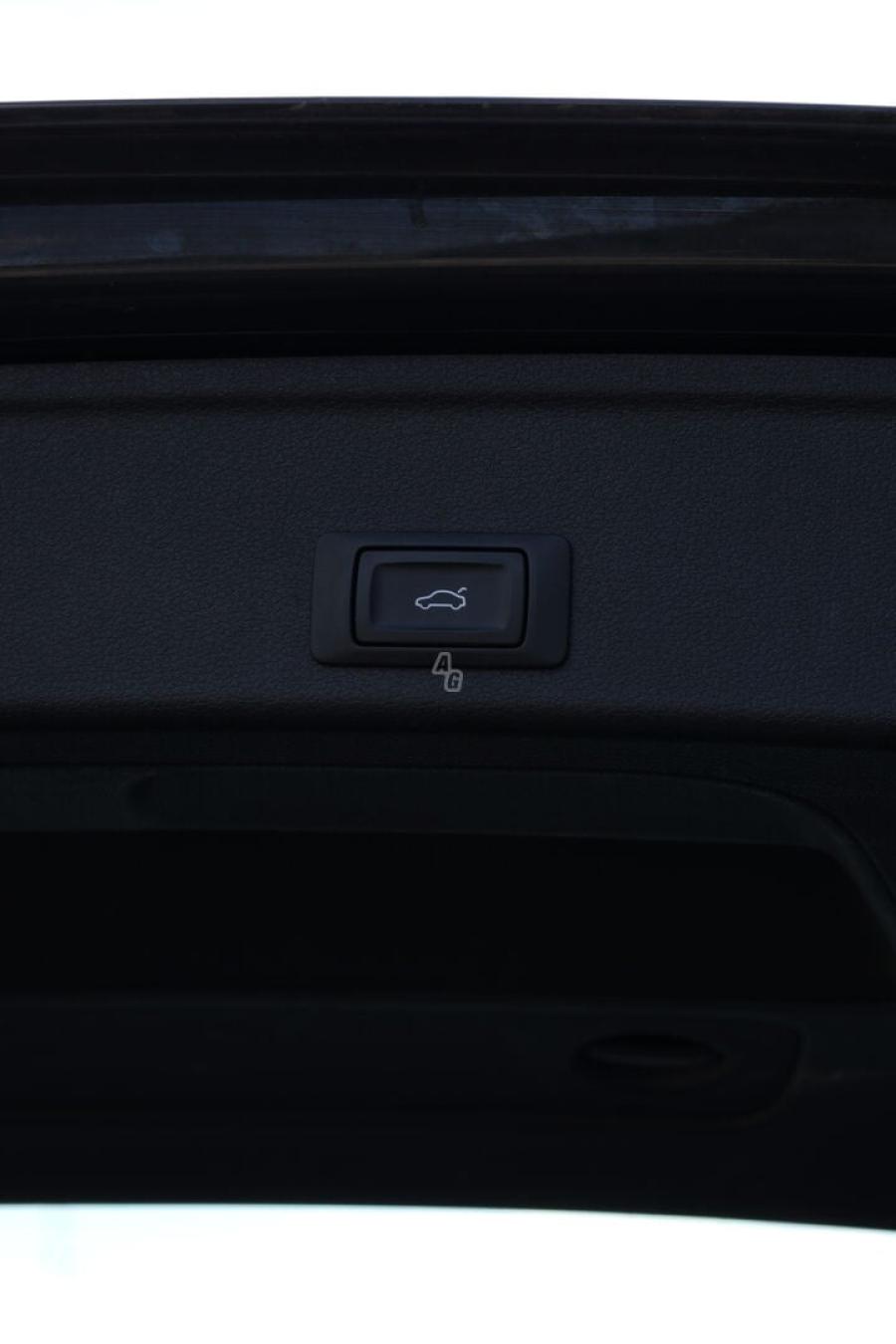 Black Audi A4 2017 in Vilnius, with an engine capacity of 2.00 L and mileage of 234 thousand km for 12000 €, photo 24 on AUTOMOTO.COM.LV