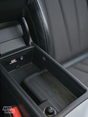 Black Audi A4 2017 in Kaunas, with an engine capacity of 2.00 L and mileage of 268 thousand km for 13700 €, photo 29 on AUTOMOTO.COM.LV