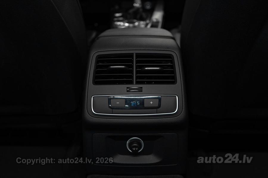 Black Audi A4 2018 in Riga, with an engine capacity of 2.00 L and mileage of 253 thousand km for 16850 €, photo 14 on AUTOMOTO.COM.LV