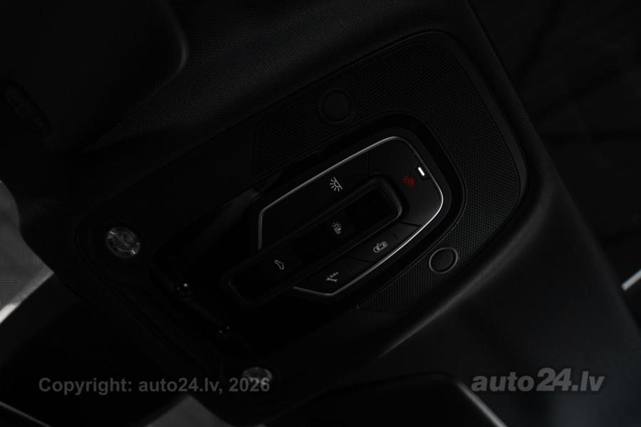 Black Audi A4 2018 in Riga, with an engine capacity of 2.00 L and mileage of 253 thousand km for 16850 €, photo 23 on AUTOMOTO.COM.LV