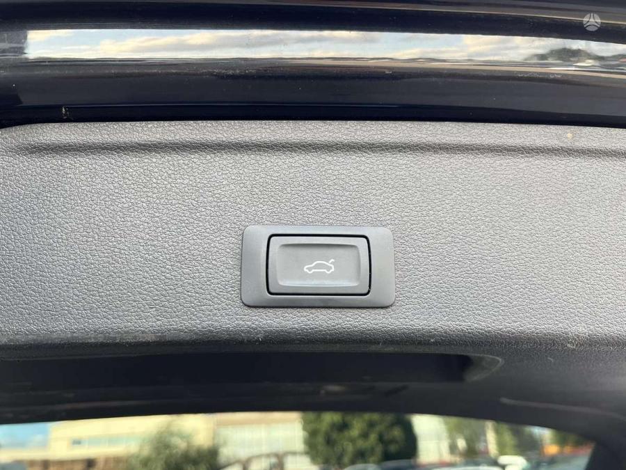 Black Audi A4 2018 in Taurage, with an engine capacity of 1.97 L and mileage of 230 thousand km for 9200 €, photo 8 on AUTOMOTO.COM.LV