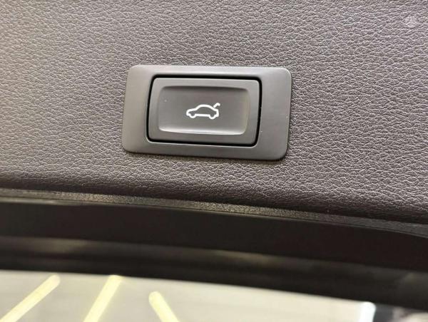 Black Audi A4 2018 in Marijampole, with an engine capacity of 1.97 L and mileage of 287 thousand km for 12750 €, photo 6 on AUTOMOTO.COM.LV