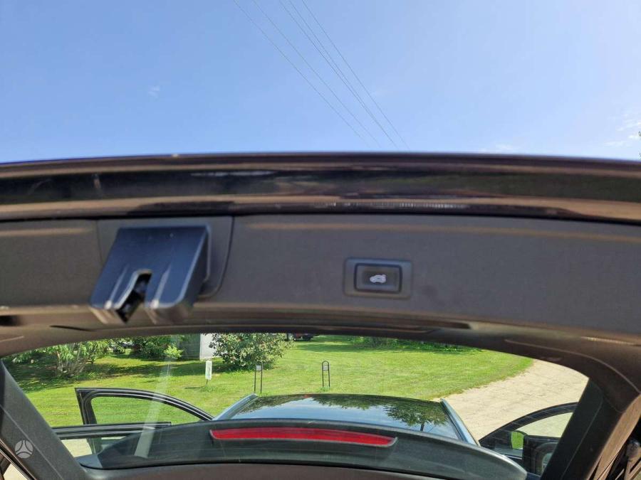 Black Audi A4 2019 in Siauliai, with an engine capacity of 1.98 L and mileage of 283 thousand km for 12400 €, photo 9 on AUTOMOTO.COM.LV