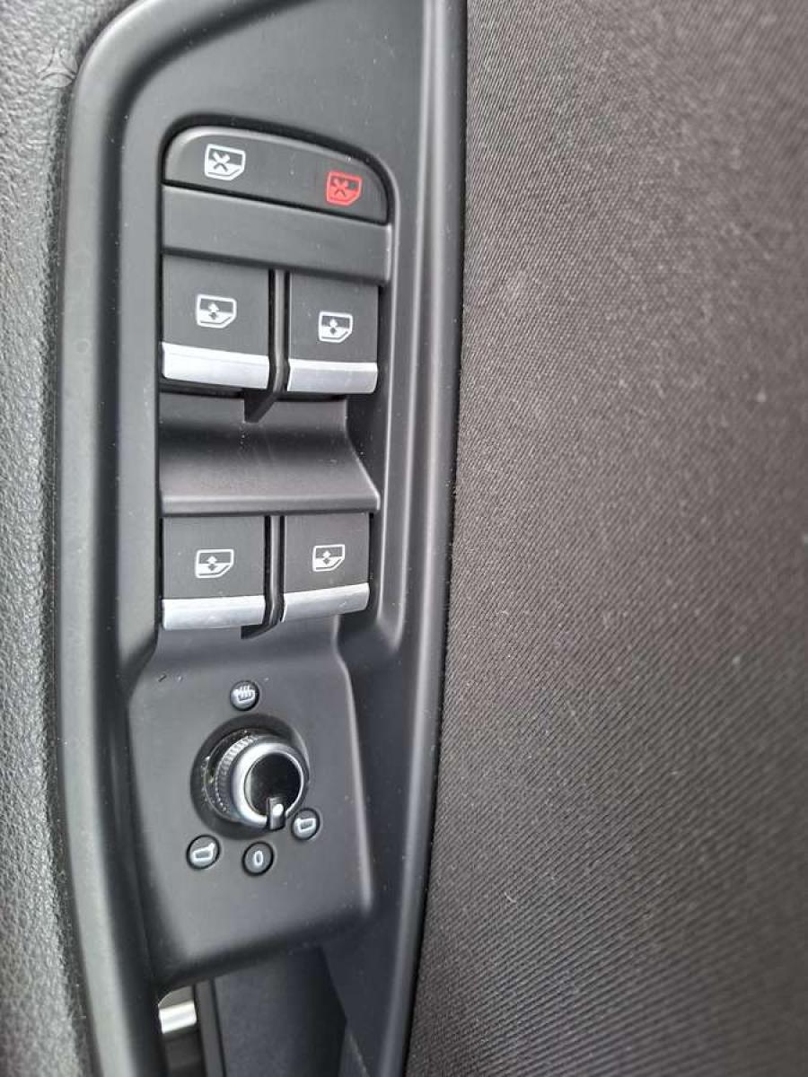 Black Audi A4 2020 in Vilnius, with an engine capacity of 2.00 L and mileage of 205 thousand km for 13900 €, photo 18 on AUTOMOTO.COM.LV
