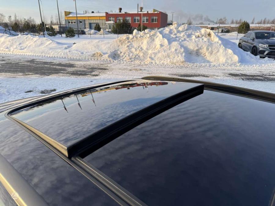 Black Audi A4 2021 in Telschi, with an engine capacity of 1.97 L and mileage of 206 thousand km for 18300 €, photo 13 on AUTOMOTO.COM.LV