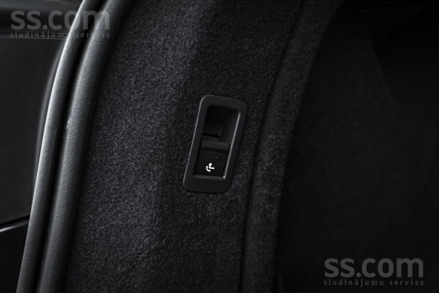 Black Audi A4 2022 in Riga, with an engine capacity of 2.00 L and mileage of 200 thousand km for 24550 €, photo 10 on AUTOMOTO.COM.LV