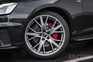 Black Audi A4 2022 in Riga, with an engine capacity of 2.00 L and mileage of 200 thousand km for 23990 €, photo 9 on AUTOMOTO.COM.LV