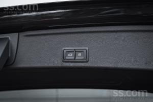 Black Audi A4 2022 in Riga, with an engine capacity of 2.00 L and mileage of 200 thousand km for 23990 €, photo 11 on AUTOMOTO.COM.LV