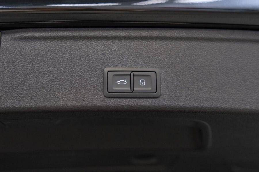 Black Audi A4 2022 in Vilnius, with an engine capacity of 2.00 L and mileage of 163 thousand km for 20900 €, photo 21 on AUTOMOTO.COM.LV