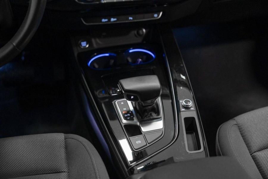 Black Audi A4 2022 in Vilnius, with an engine capacity of 2.00 L and mileage of 163 thousand km for 20900 €, photo 29 on AUTOMOTO.COM.LV