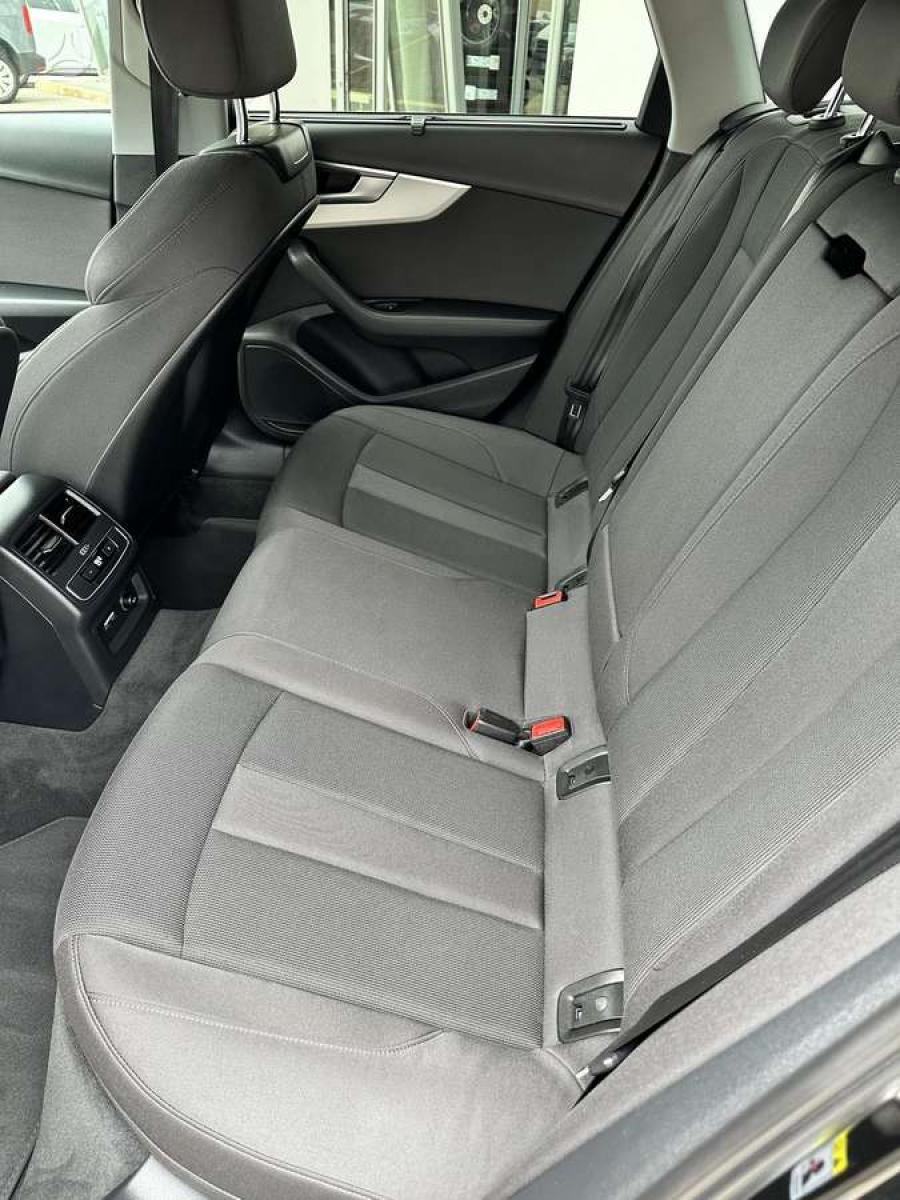 Melns Audi A4 2022 Šauļi, ar dzinēja tilpumu 1.97 L un nobraukumu 140 tūkst. km par 20900 €, foto 12 vietnē AUTOMOTO.COM.LV
