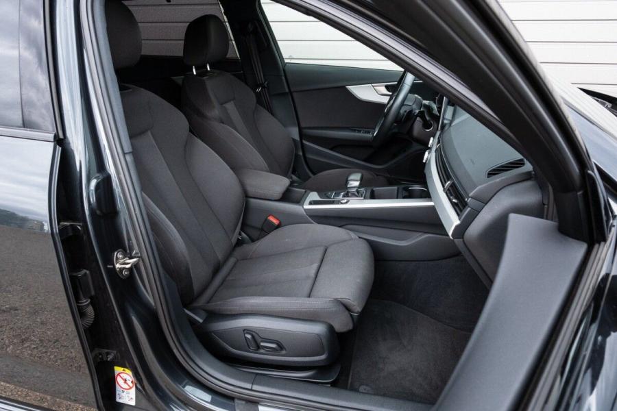 Black Audi A4 2023 in Jelgava, with an engine capacity of 2.00 L and mileage of 154 thousand km for 23400 €, photo 7 on AUTOMOTO.COM.LV